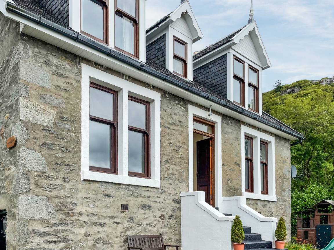Cottage ∙ 4 Bedrooms ∙ 8 Guests - Tighnabruaich