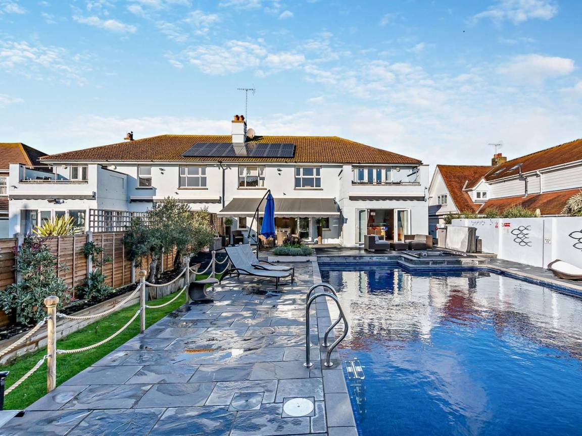 Cottage ∙ 4 Bedrooms ∙ 8 Guests - Arundel