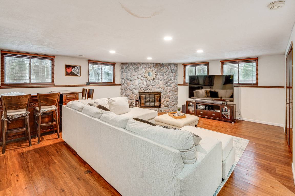 219 M² House ∙ 3 Bedrooms ∙ 6 Guests - North Olmsted, OH