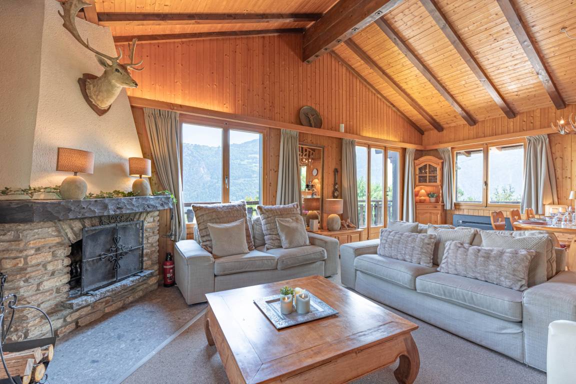 110 M² Chalet ∙ 3 Bedrooms ∙ 7 Guests - Switzerland