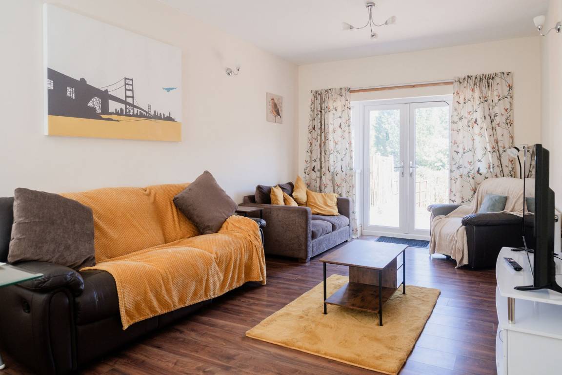 165 M² House ∙ 6 Bedrooms ∙ 13 Guests - Wolverhampton