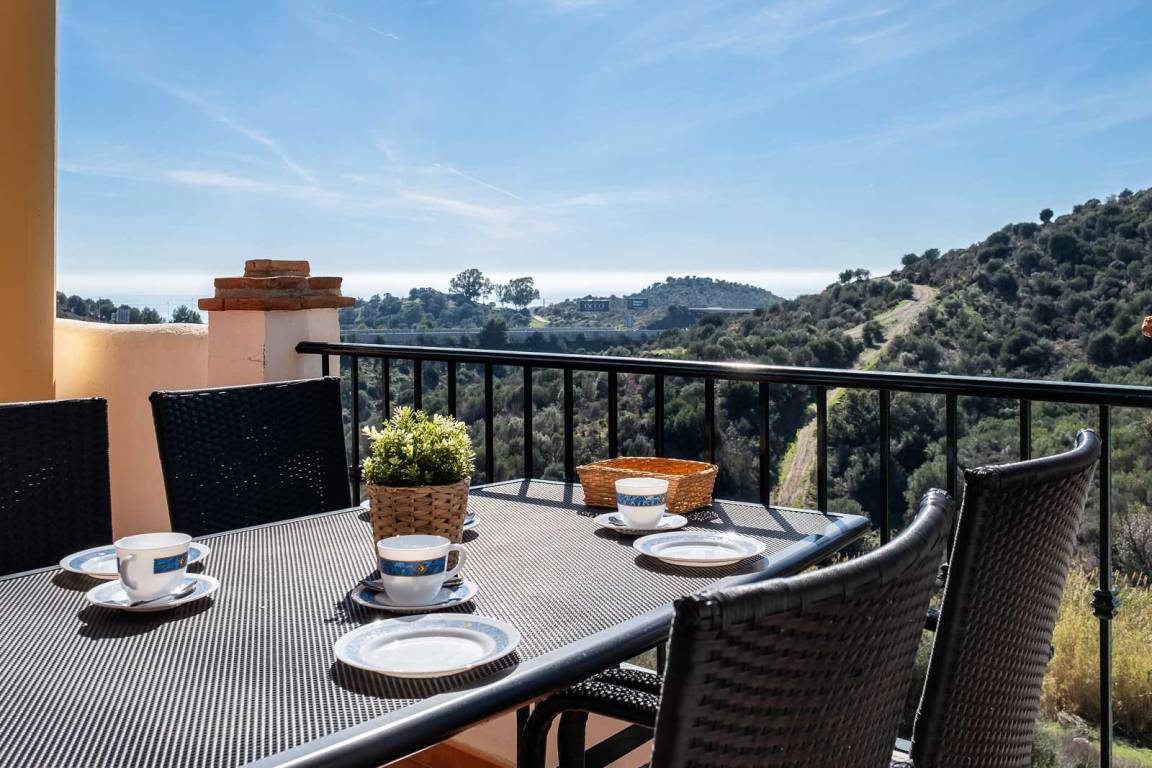 99 M² Apartamento ∙ 2 Habitaciones ∙ 6 Huéspedes - Calahonda