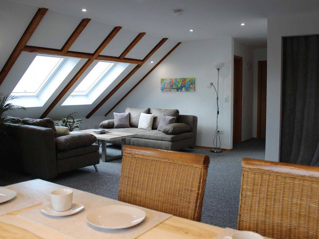 93 M² Ferienwohnung ∙ 2 Schlafzimmer ∙ 4 Gäste - Litzendorf