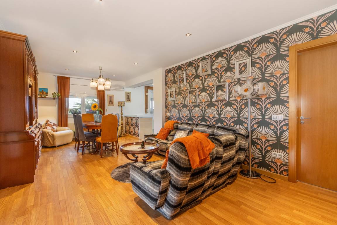 102 M² Appartement ∙ 3 Chambres ∙ 6 Personnes - Almacelles