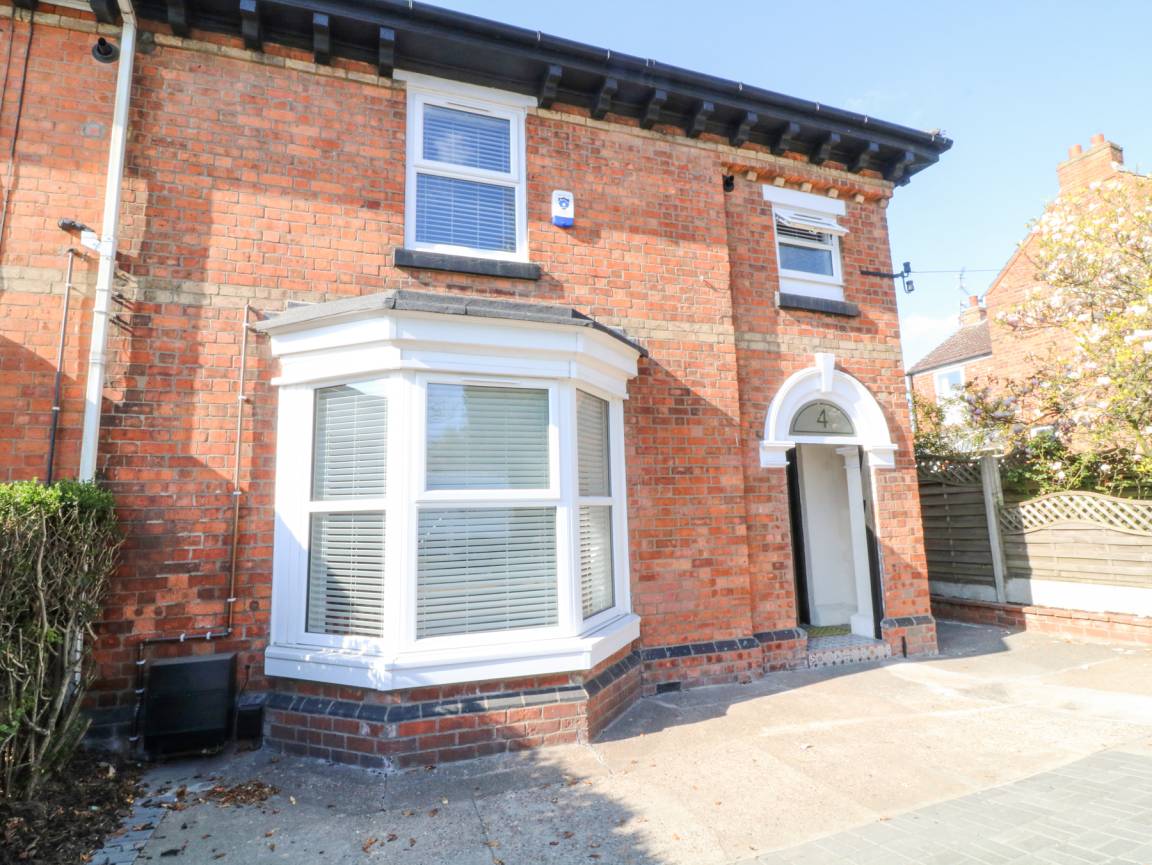 Cottage ∙ 3 Bedrooms ∙ 6 Guests - Lincoln