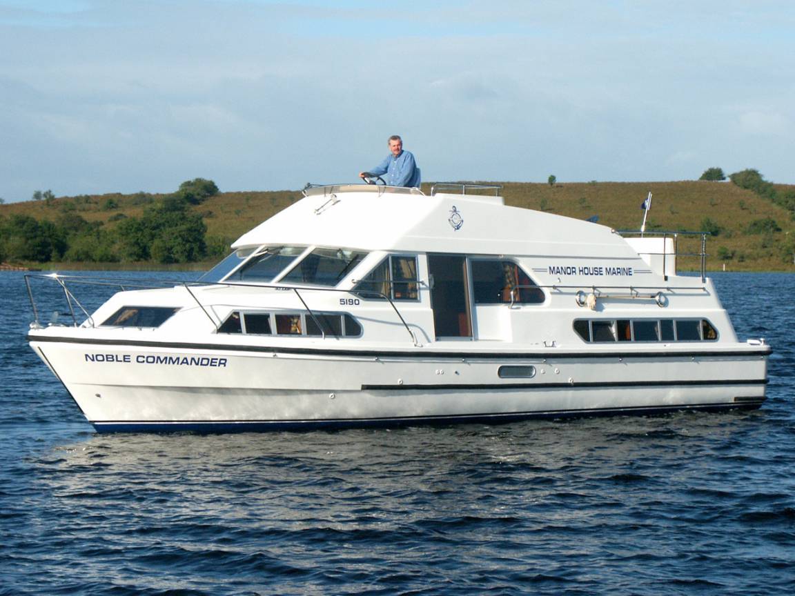 Houseboat ∙ 3 Bedrooms ∙ 8 Guests - Enniskillen