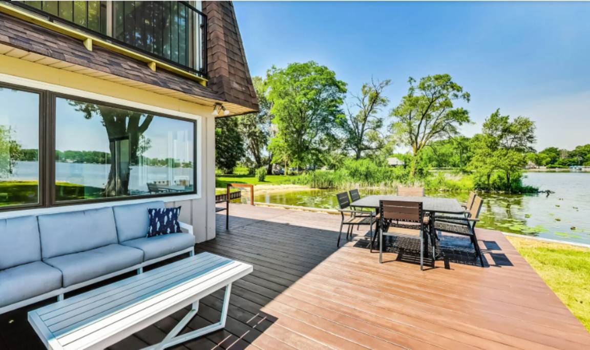 381 M² House ∙ 5 Bedrooms ∙ 10 Guests - McHenry, IL