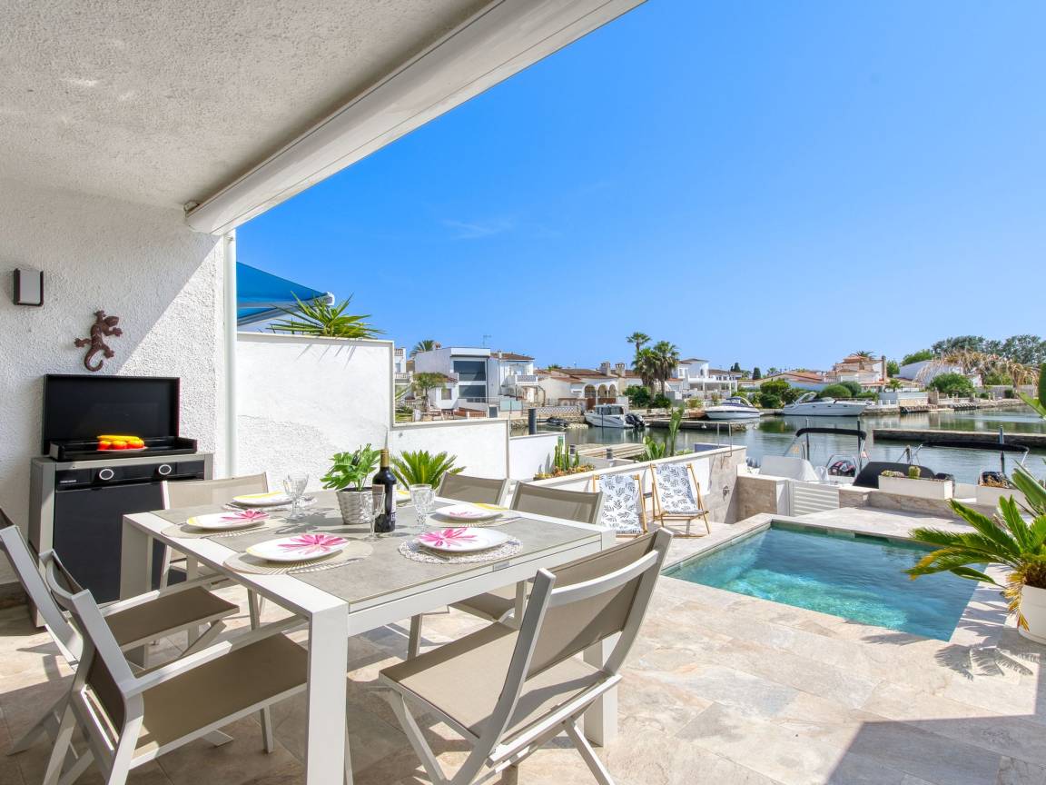 82 M² House ∙ 1 Bedroom ∙ 8 Guests - Empuriabrava