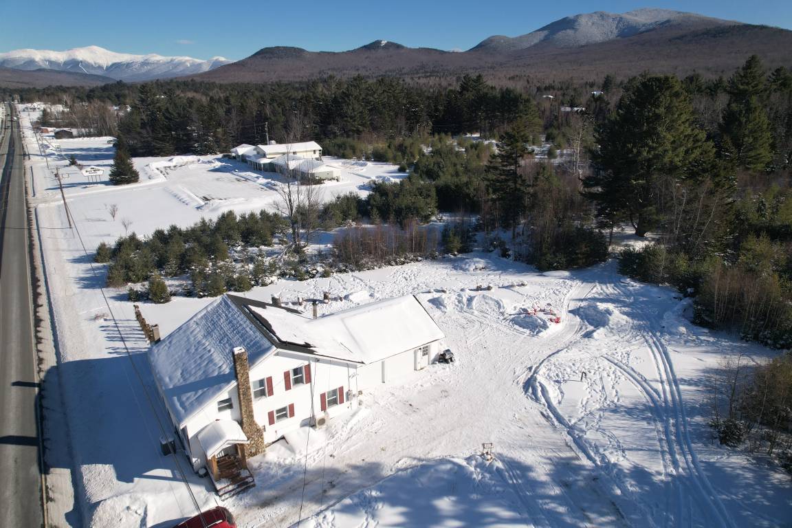 House ∙ 4 Bedrooms ∙ 12 Guests - New Hampshire