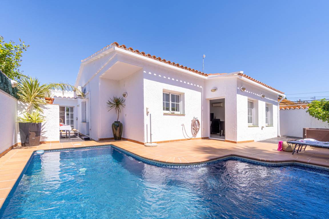 123 M² Villa ∙ 3 Schlafzimmer ∙ 6 Gäste - Empuriabrava