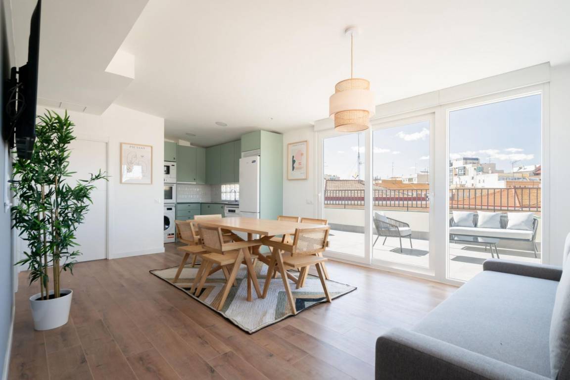 100 M² Apartamento ∙ 2 Habitaciones ∙ 6 Huéspedes - Majadahonda