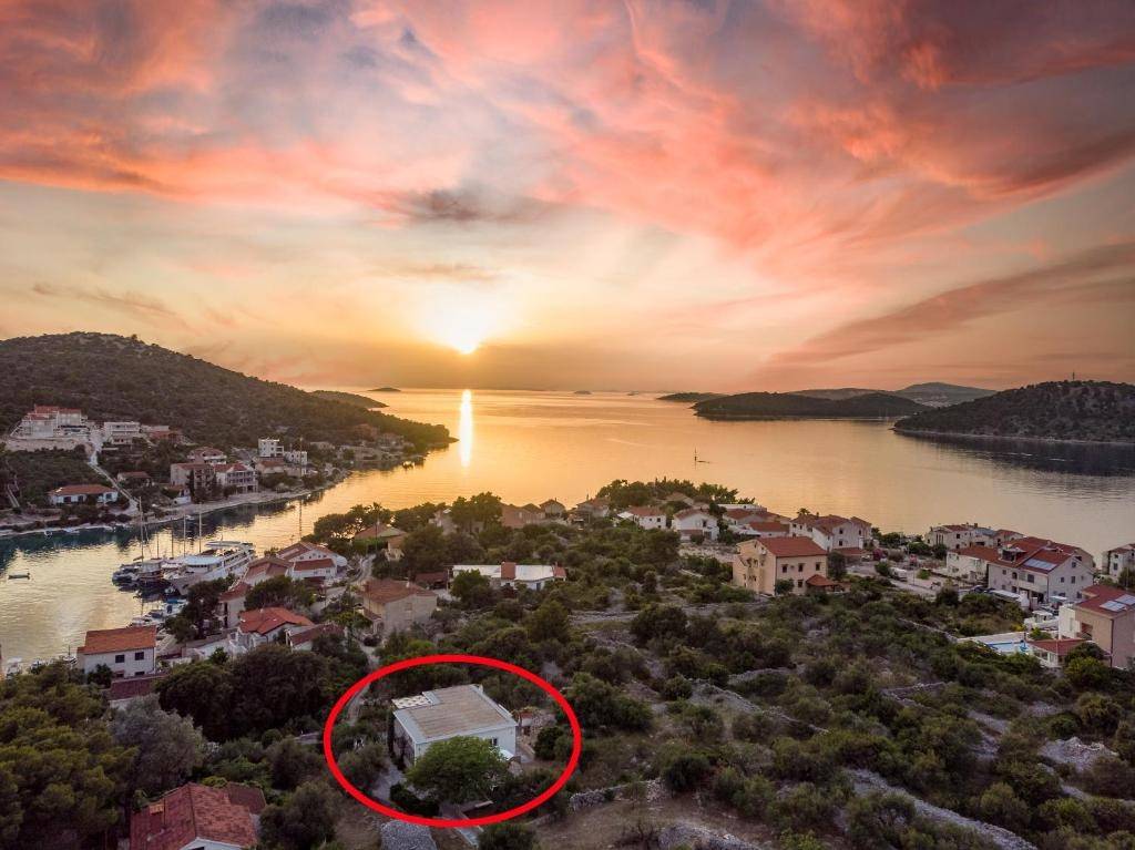 97 M² Ferienhaus ∙ 4 Schlafzimmer ∙ 8 Gäste - Primošten