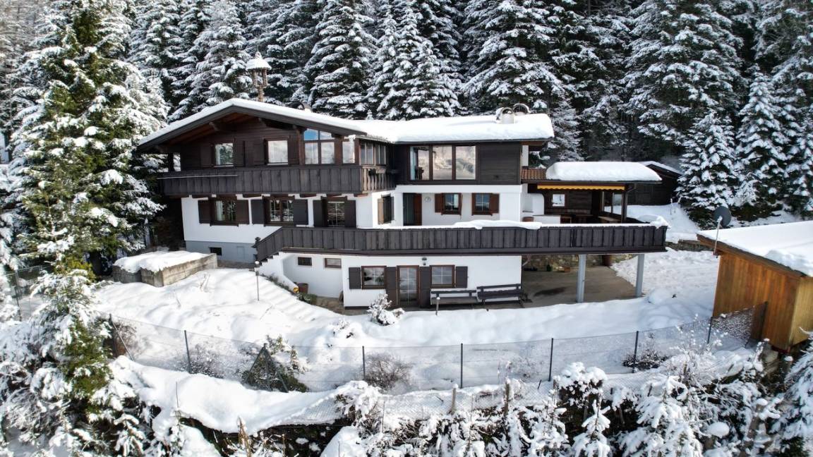 250 M² House ∙ 4 Bedrooms ∙ 7 Guests - Hall in Tirol