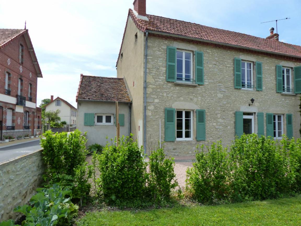 107 M² Cottage ∙ 3 Chambres ∙ 6 Personnes - Gannat
