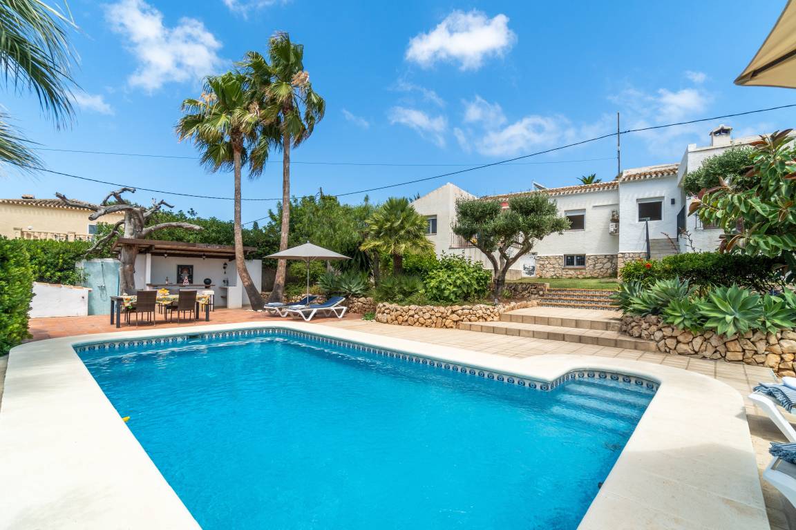 175 M² Villa ∙ 4 Bedrooms ∙ 10 Guests - Jávea