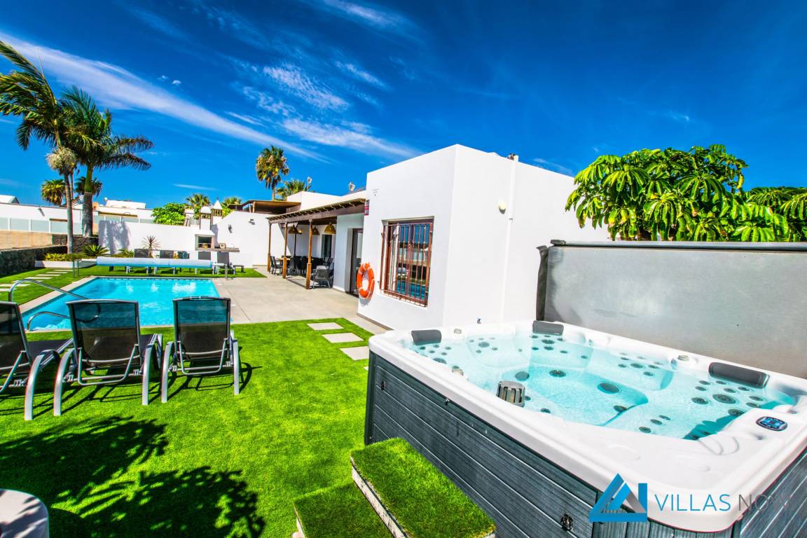 160 M² Villa ∙ 4 Bedrooms ∙ 8 Guests - Playa Blanca