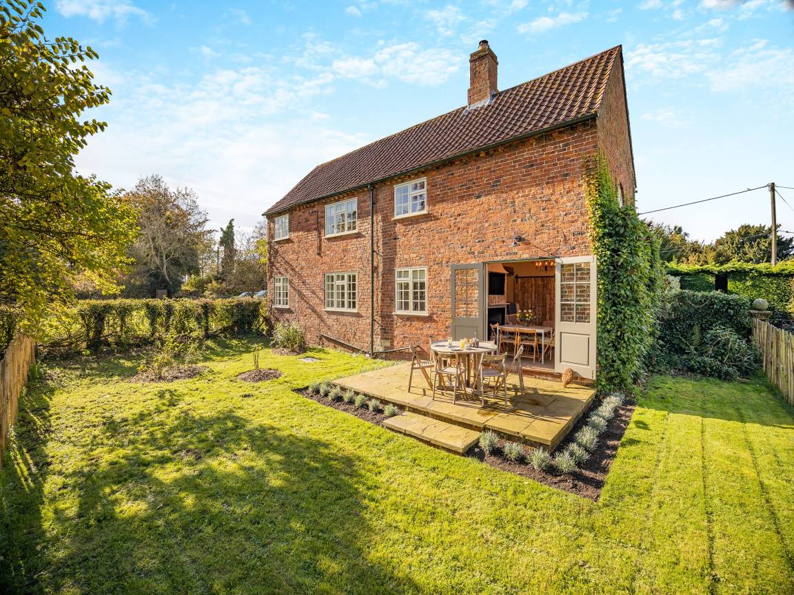 Cottage ∙ 3 Bedrooms ∙ 6 Guests - Lincoln