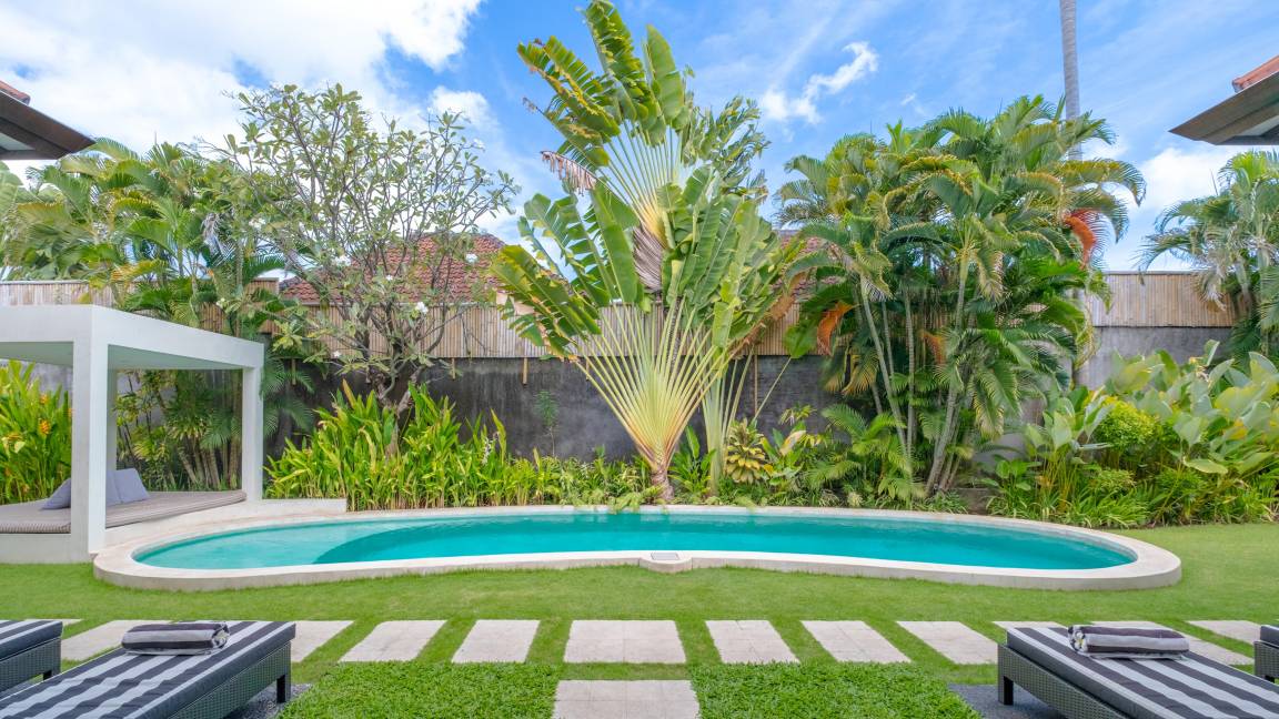 260 M² Villa ∙ 2 Bedrooms ∙ 4 Guests - Legian