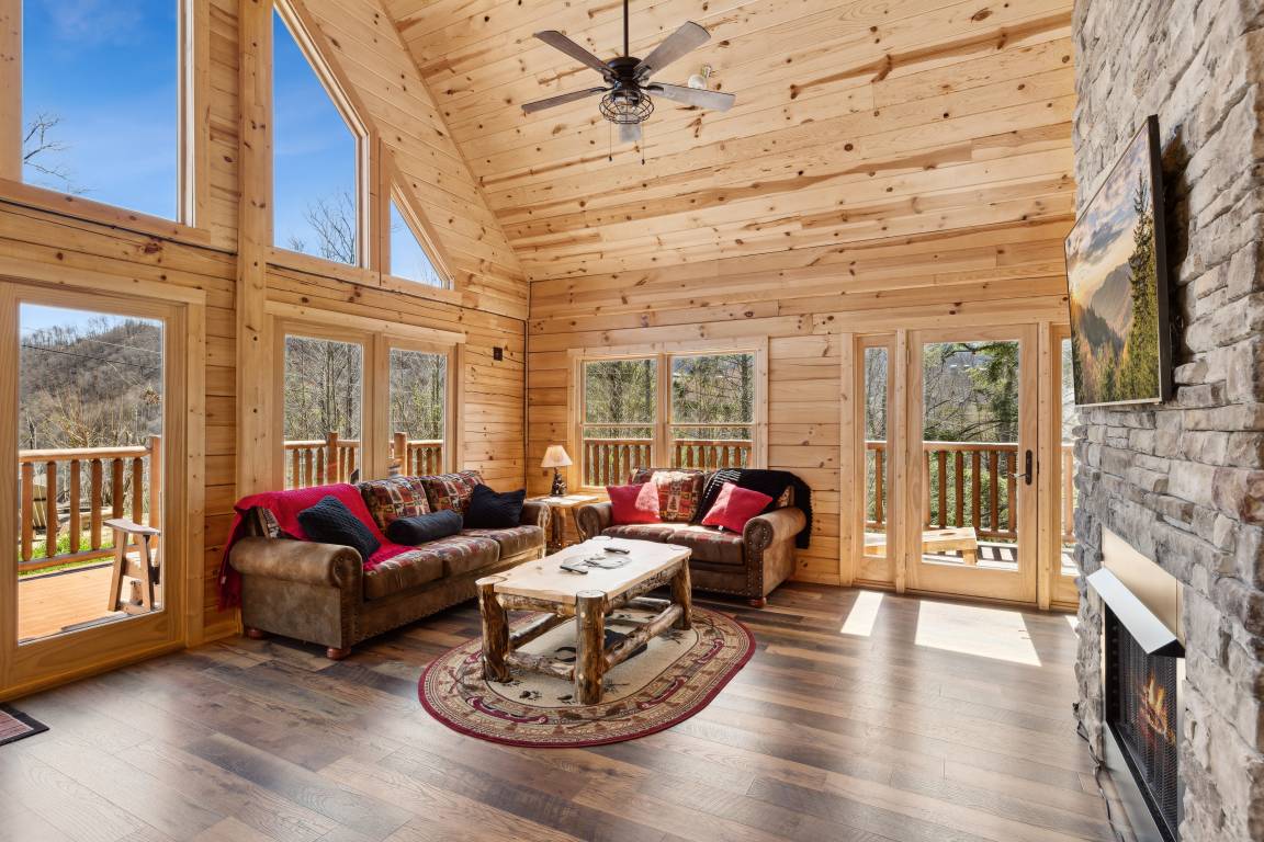 Cabin ∙ 3 Bedrooms ∙ 9 Guests - Gatlinburg, TN