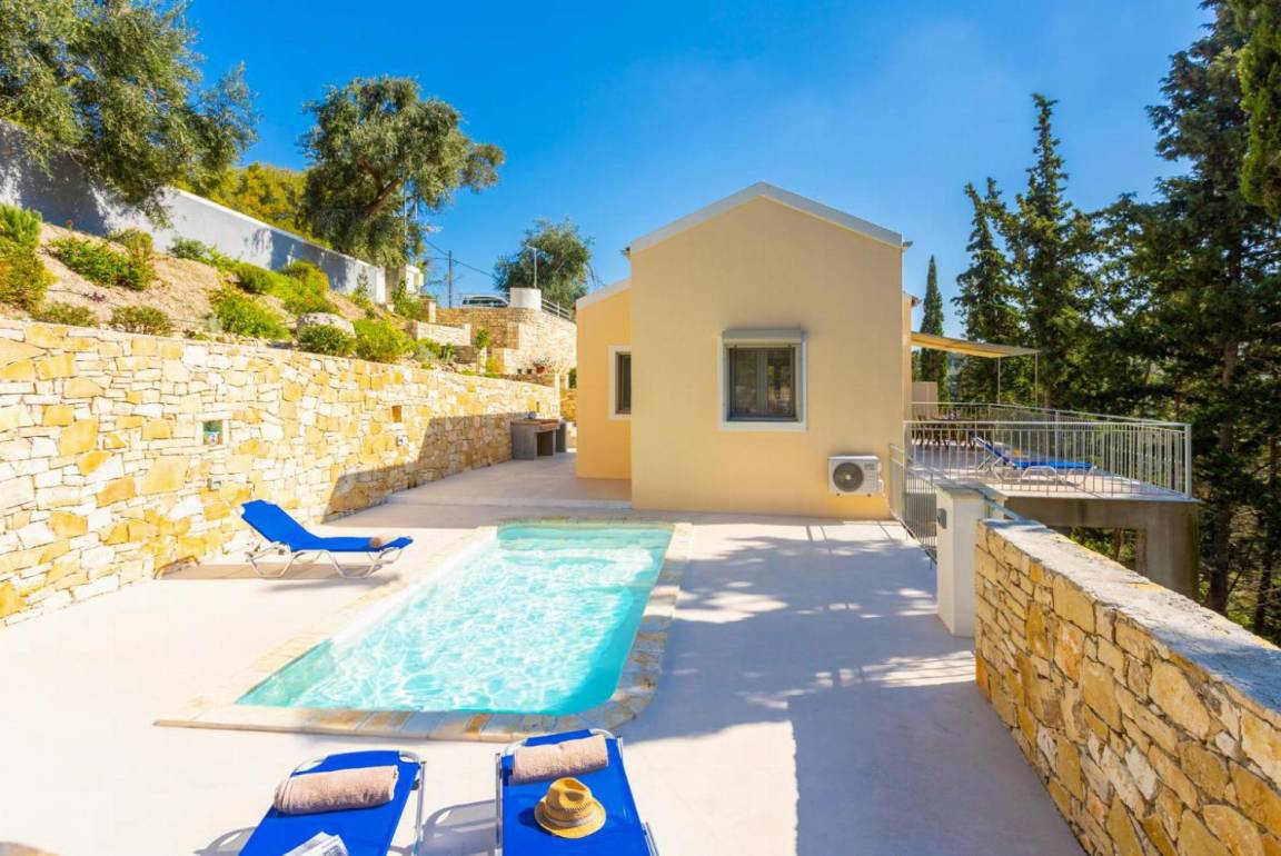 135 M² Villa ∙ 2 Bedrooms ∙ 4 Guests - Paxi