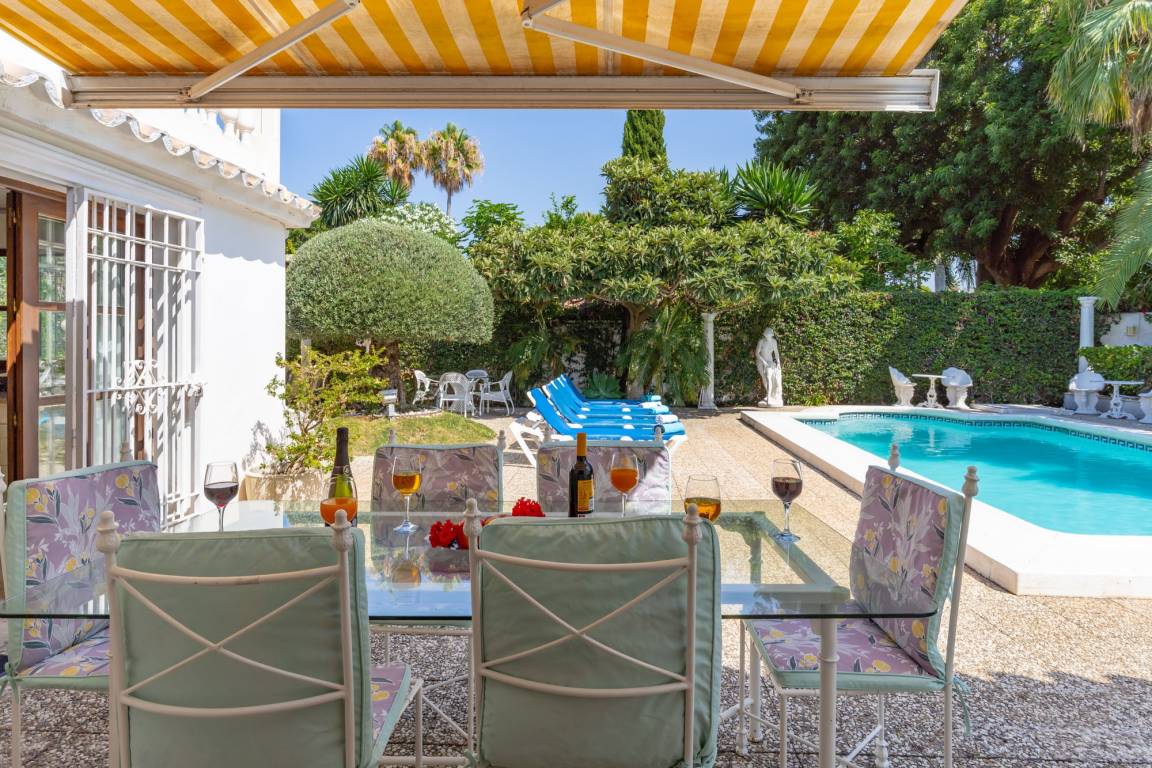 300 M² Villa ∙ 5 Bedrooms ∙ 10 Guests - Marbella