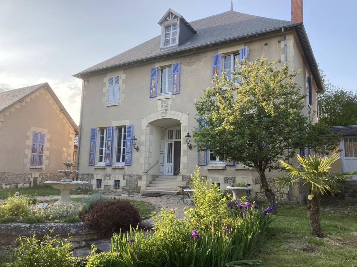 200 M² Gîte ∙ 4 Chambres ∙ 6 Personnes - Lapalisse
