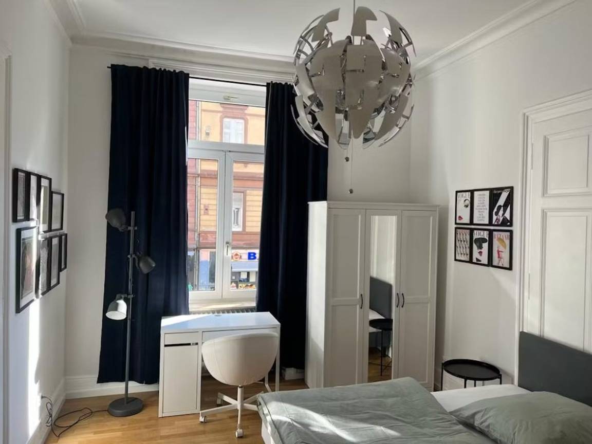 220 M² Privatzimmer ∙ 1 Schlafzimmer ∙ 1 Gast - Frankfurt am Main