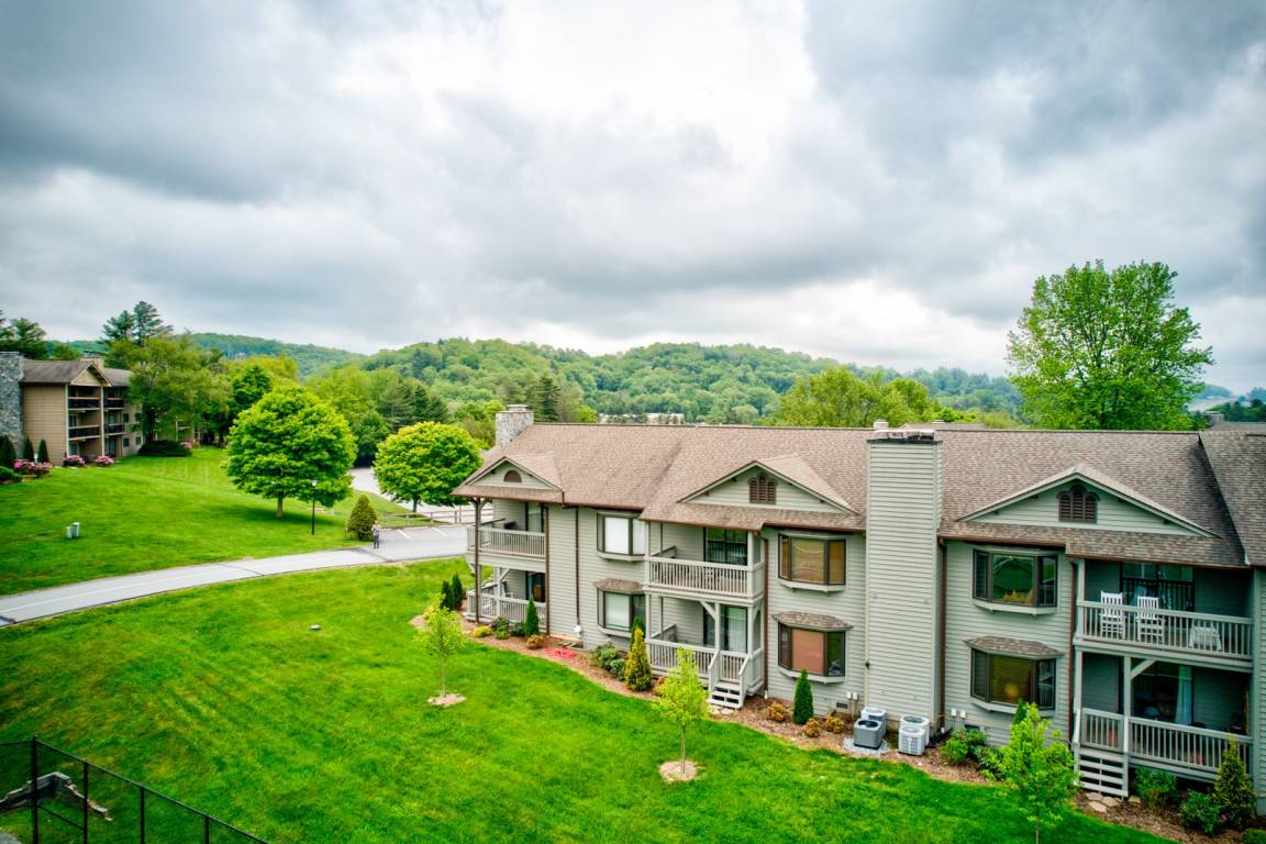 Condo ∙ 2 Bedrooms ∙ 6 Guests - Blowing Rock, NC