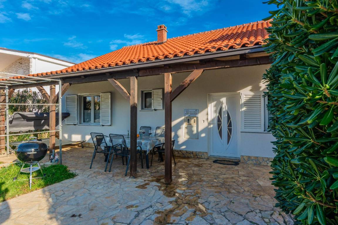 70 M² House ∙ 2 Bedrooms ∙ 6 Guests - Vir, Kroatien