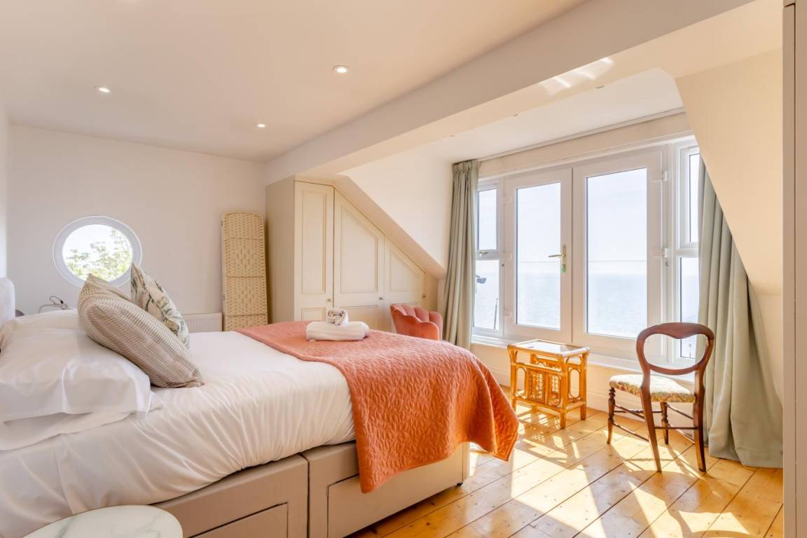 Cottage ∙ 4 Bedrooms ∙ 8 Guests - Felixstowe