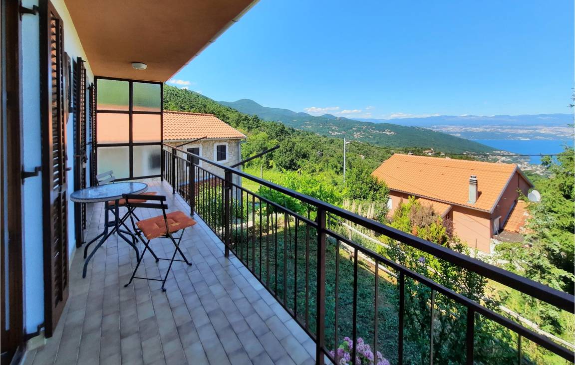 80 M² House ∙ 2 Bedrooms ∙ 4 Guests - Lovran