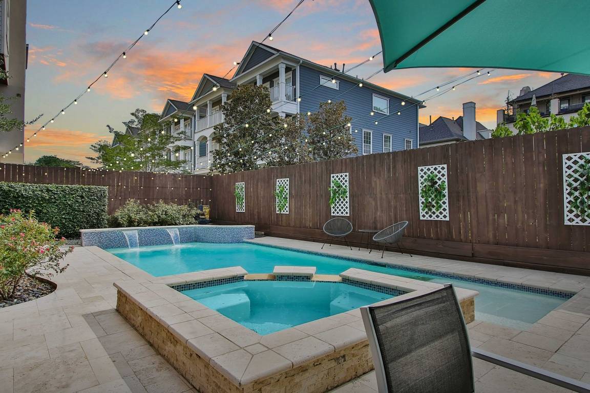256 M² House ∙ 3 Bedrooms ∙ 10 Guests - Houston, TX