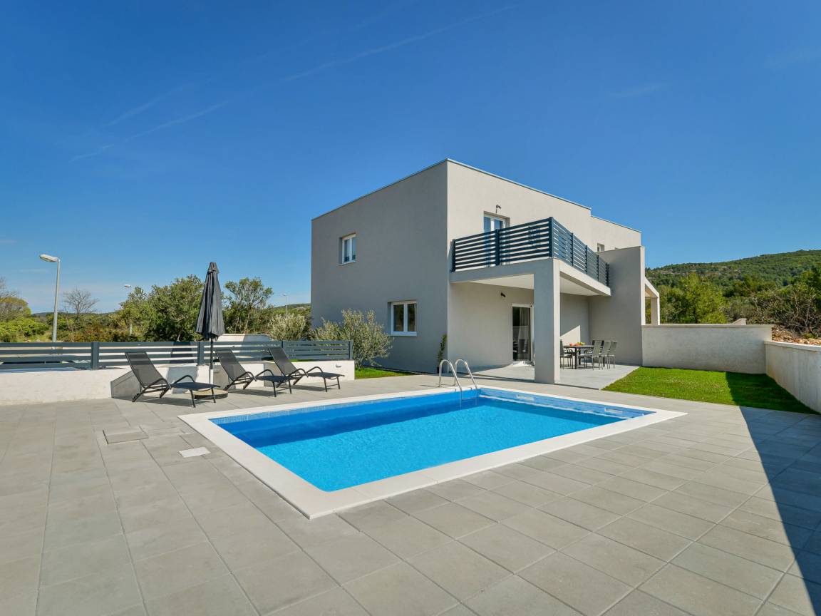 138 M² Ferienhaus ∙ 4 Schlafzimmer ∙ 8 Gäste - Tisno