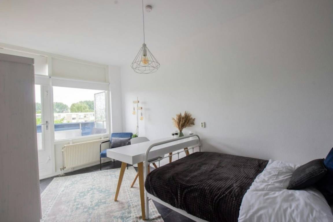 84 M² Private Room ∙ 1 Bedroom ∙ 1 Guest - Amsterdam