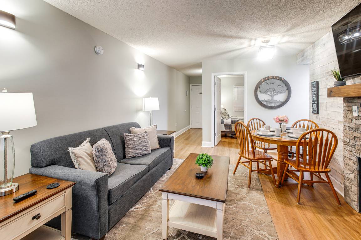 92 M² Apartment ∙ 2 Bedrooms ∙ 6 Guests - Gatlinburg, TN