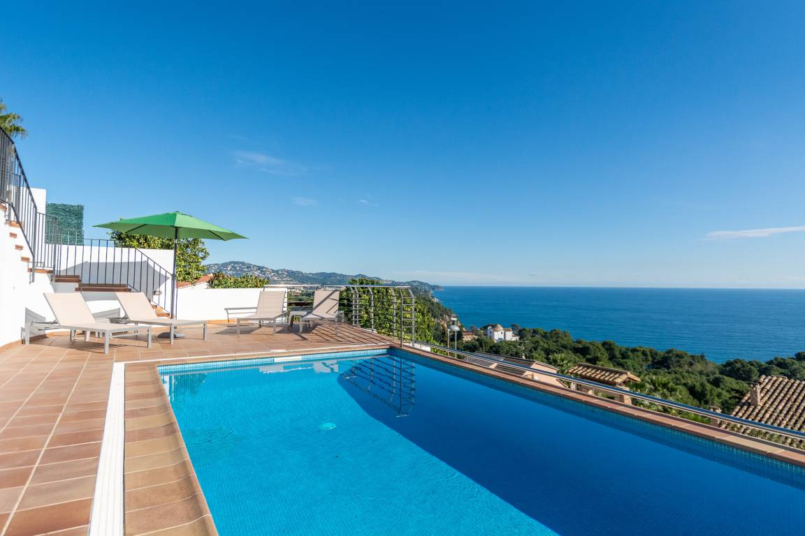 185 M² Villa ∙ 4 Schlafzimmer ∙ 9 Gäste - Blanes