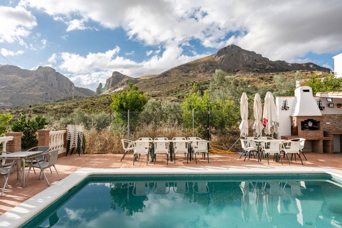 150 M² Casa Rural ∙ 6 Habitaciones ∙ 16 Huéspedes - Alcaucín