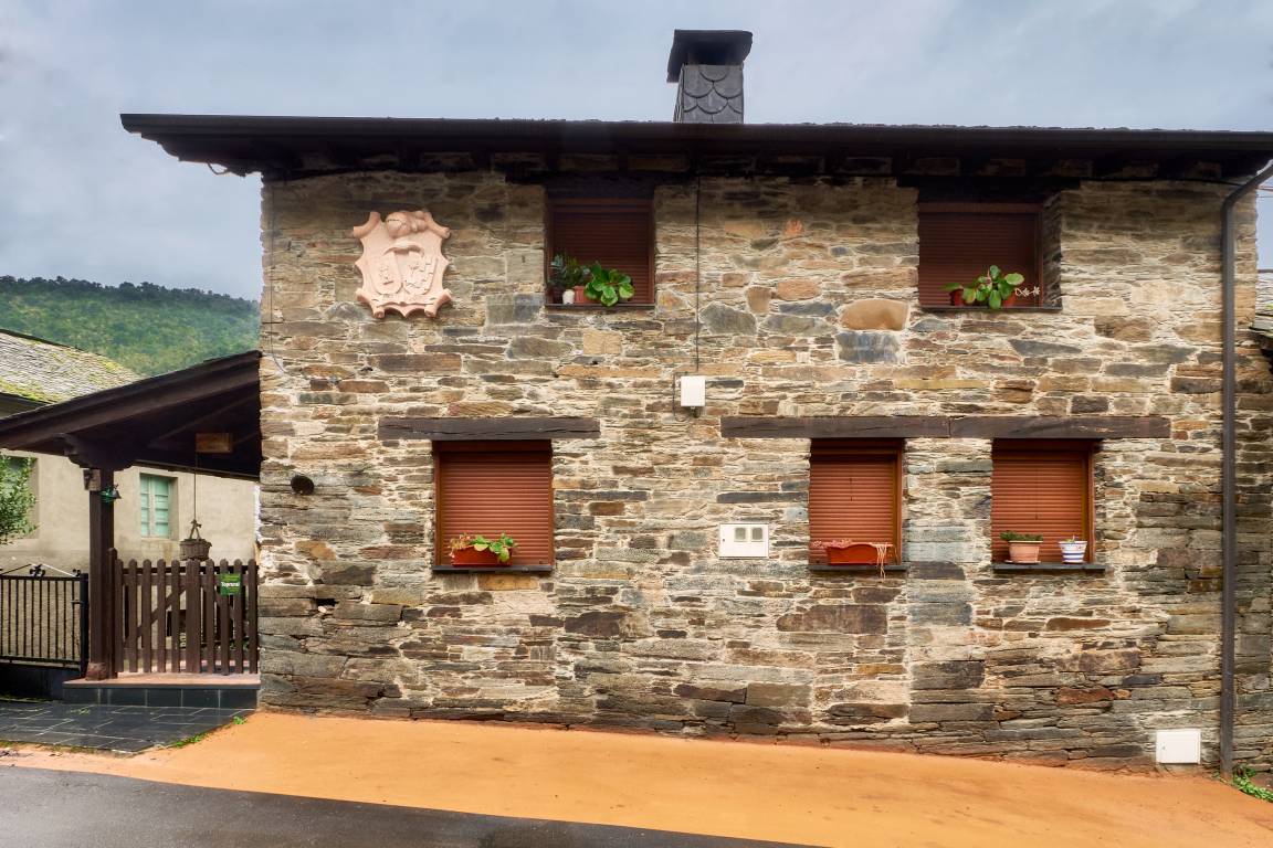 100 M² Casa ∙ 3 Habitaciones ∙ 8 Huéspedes - Cacabelos