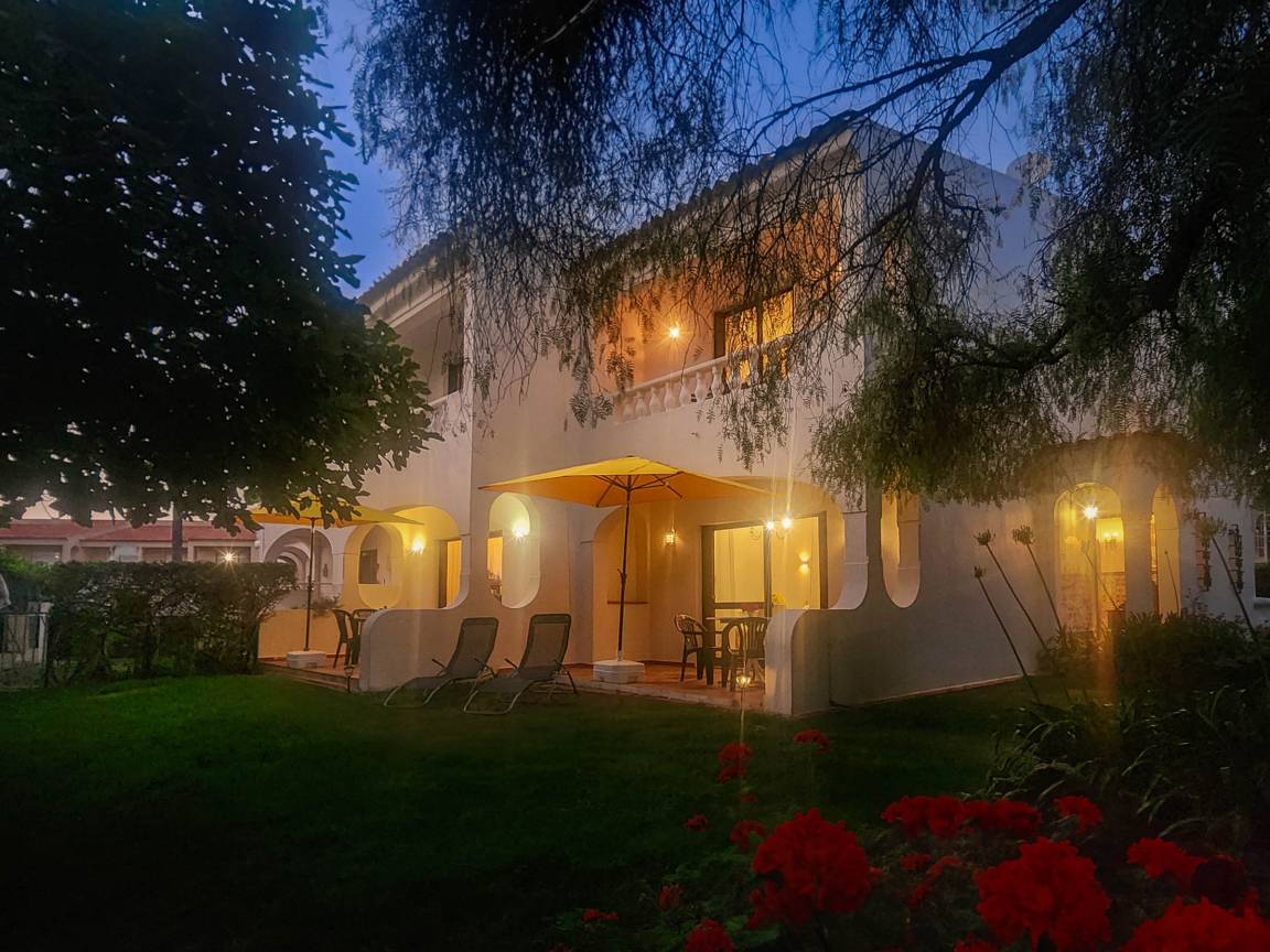 400 M² Villa ∙ 4 Habitaciones ∙ 12 Huéspedes - Quarteira
