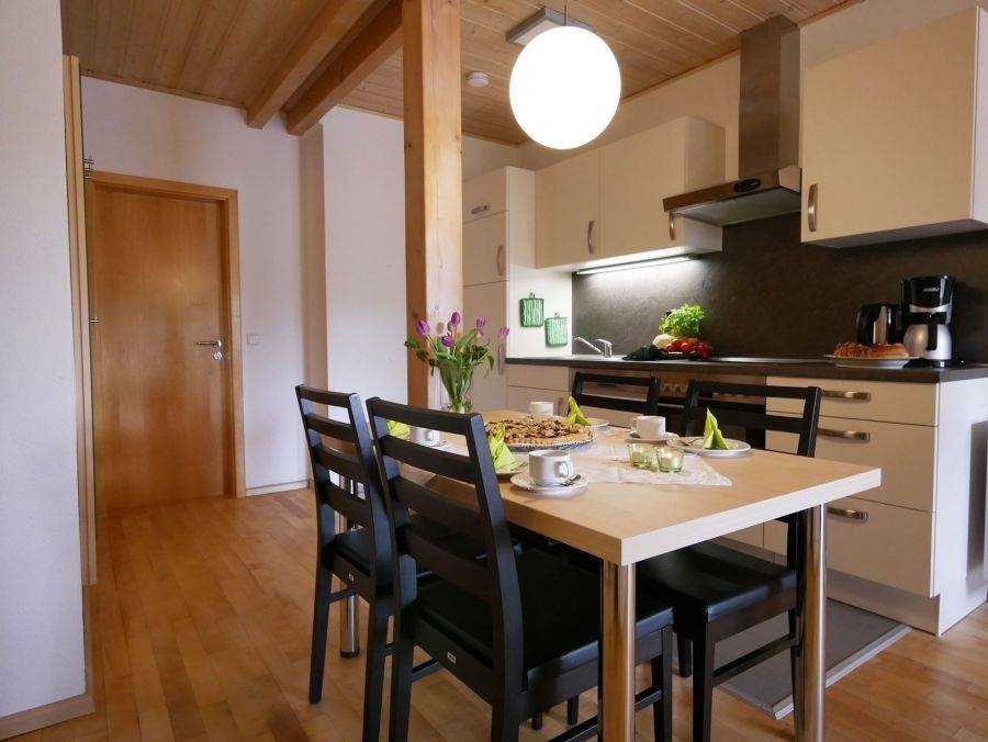 70 M² Ferienwohnung ∙ 2 Schlafzimmer ∙ 4 Gäste - Ochsenhausen