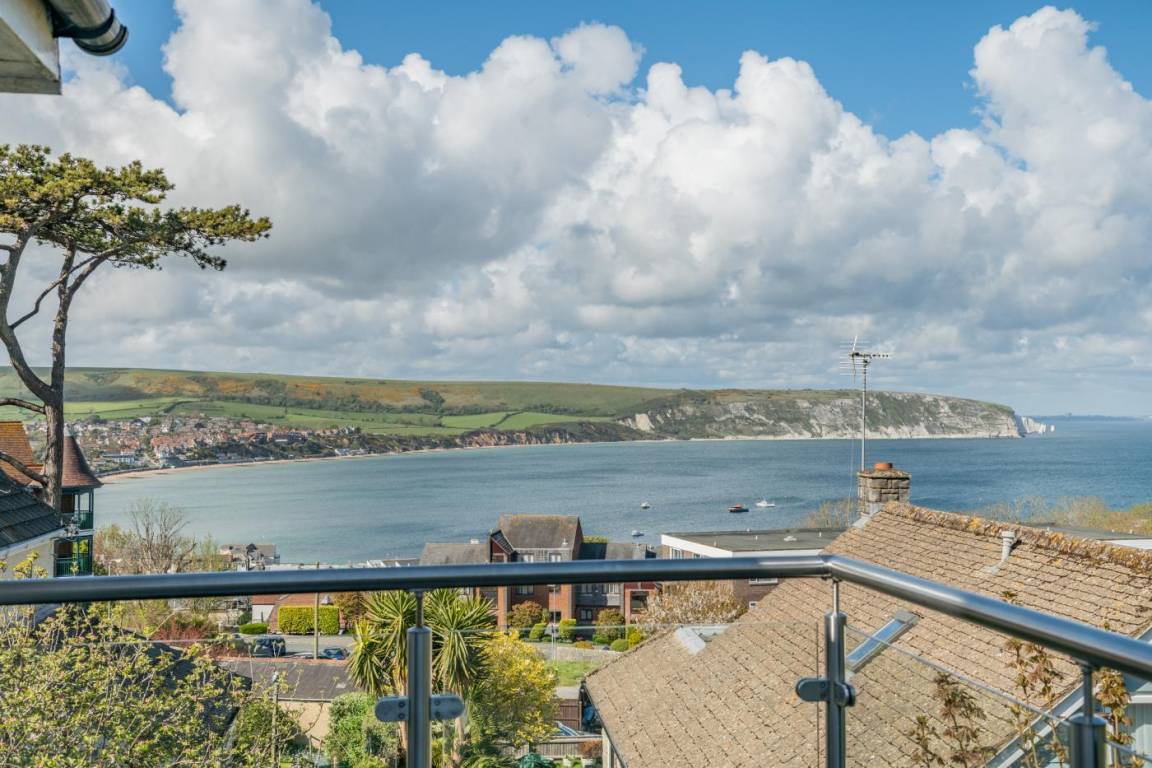 Cottage ∙ 3 Bedrooms ∙ 6 Guests - Swanage