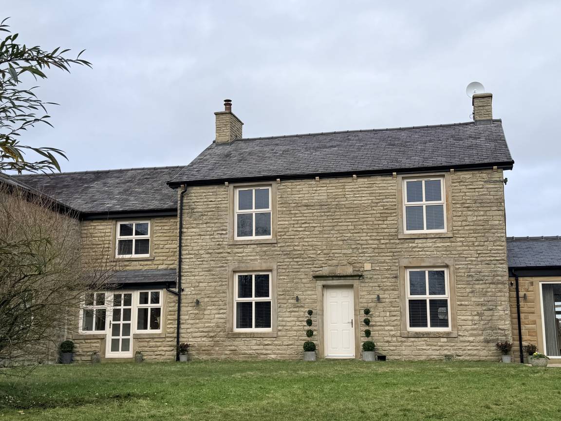 Cottage ∙ 7 Bedrooms ∙ 14 Guests - West Yorkshire