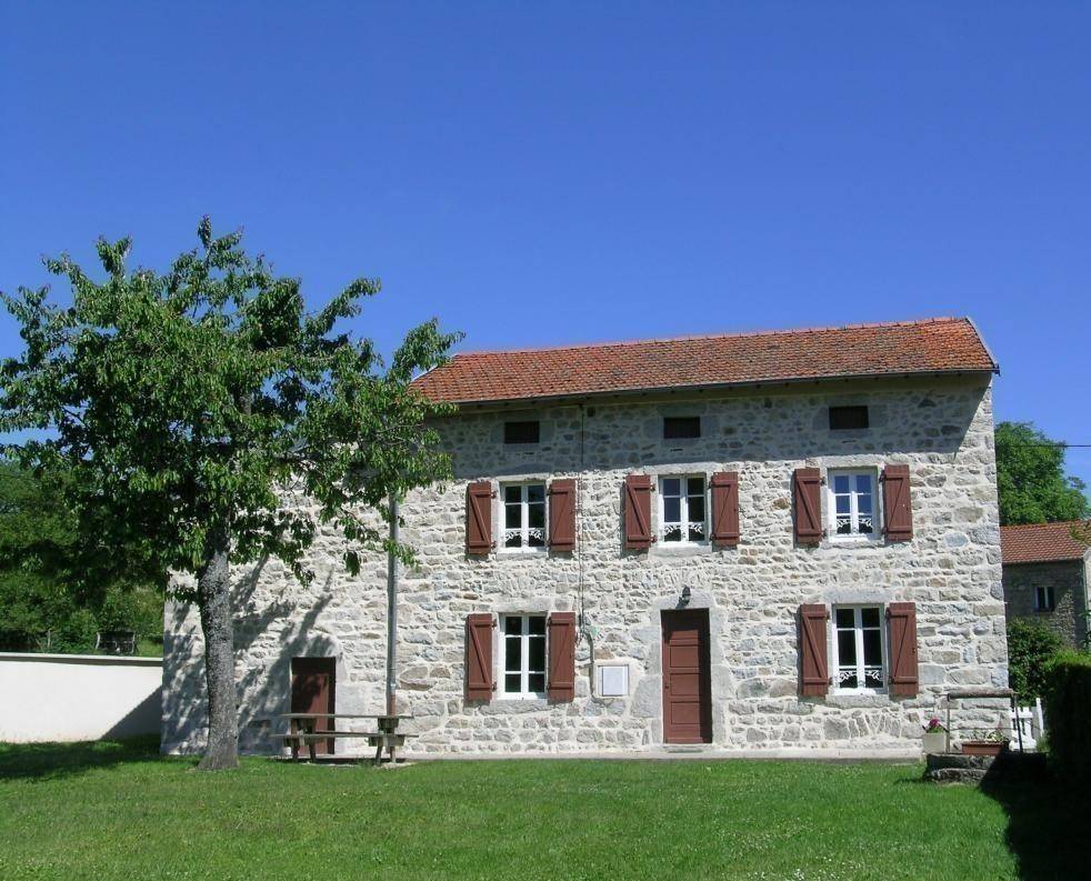 100 M² Gîte ∙ 4 Schlafzimmer ∙ 14 Gäste - Auvergne