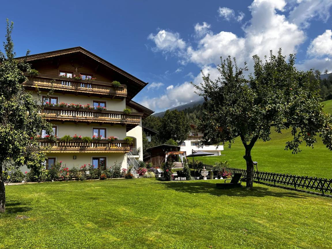 65 M² Ferienwohnung ∙ 2 Schlafzimmer ∙ 5 Gäste - Zillertal