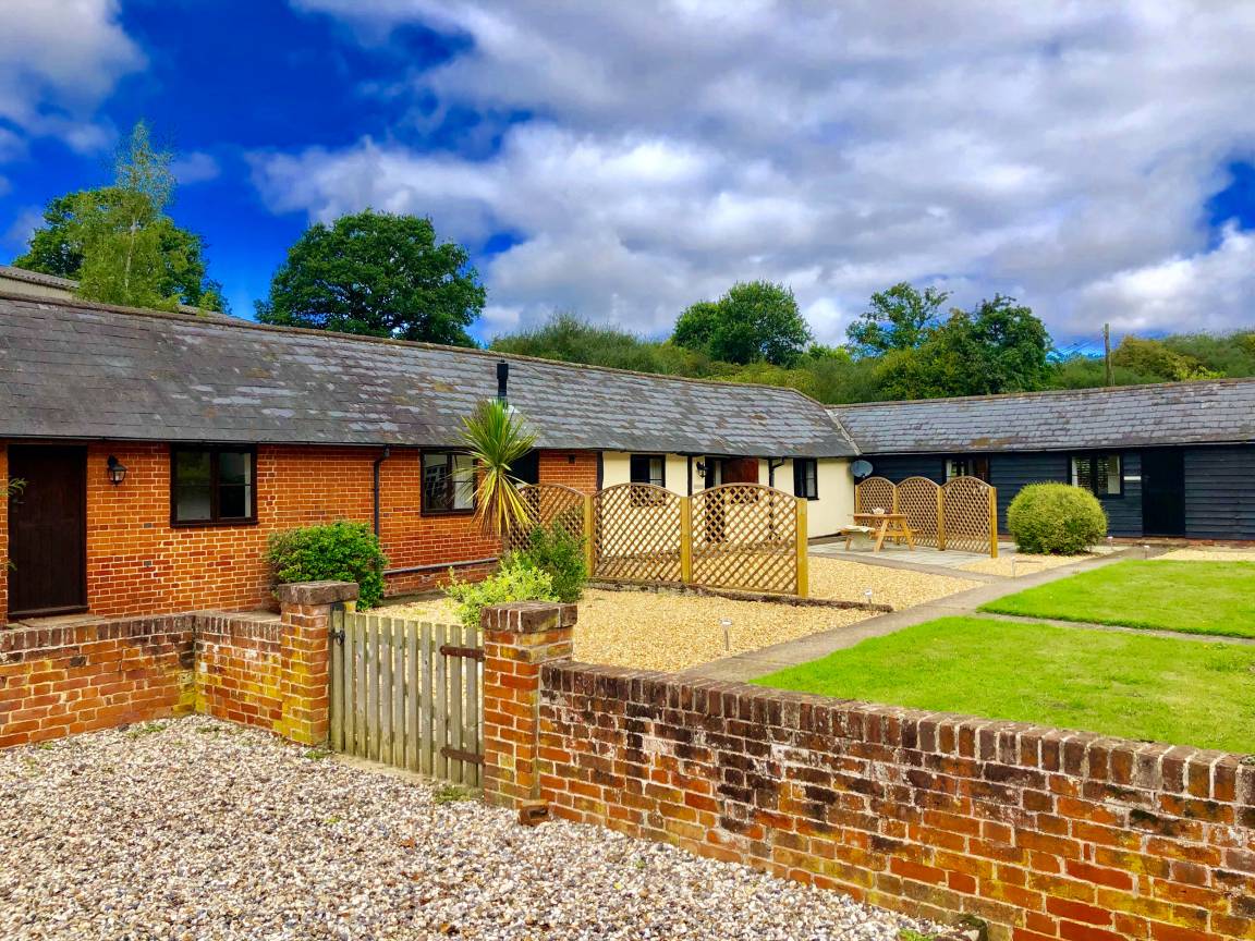 Cottage ∙ 2 Bedrooms ∙ 4 Guests - Essex