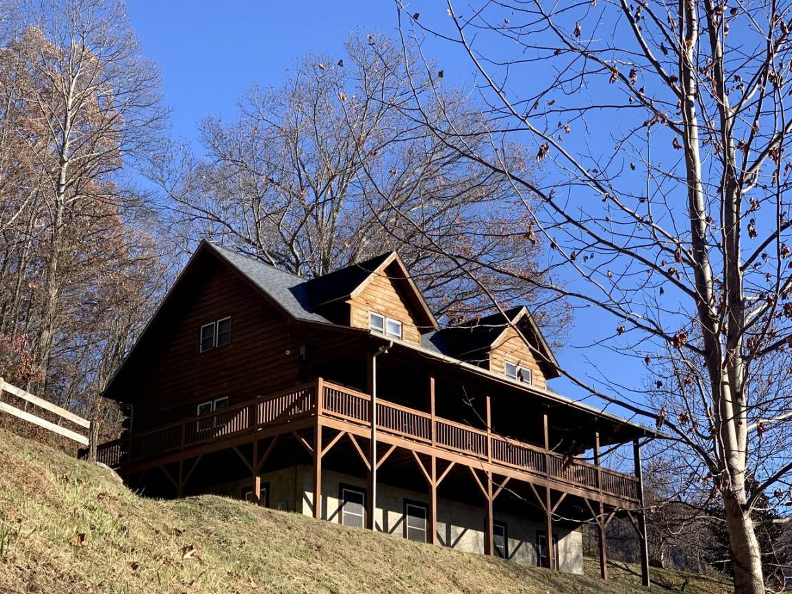 House ∙ 3 Bedrooms ∙ 8 Guests - Waynesville, NC