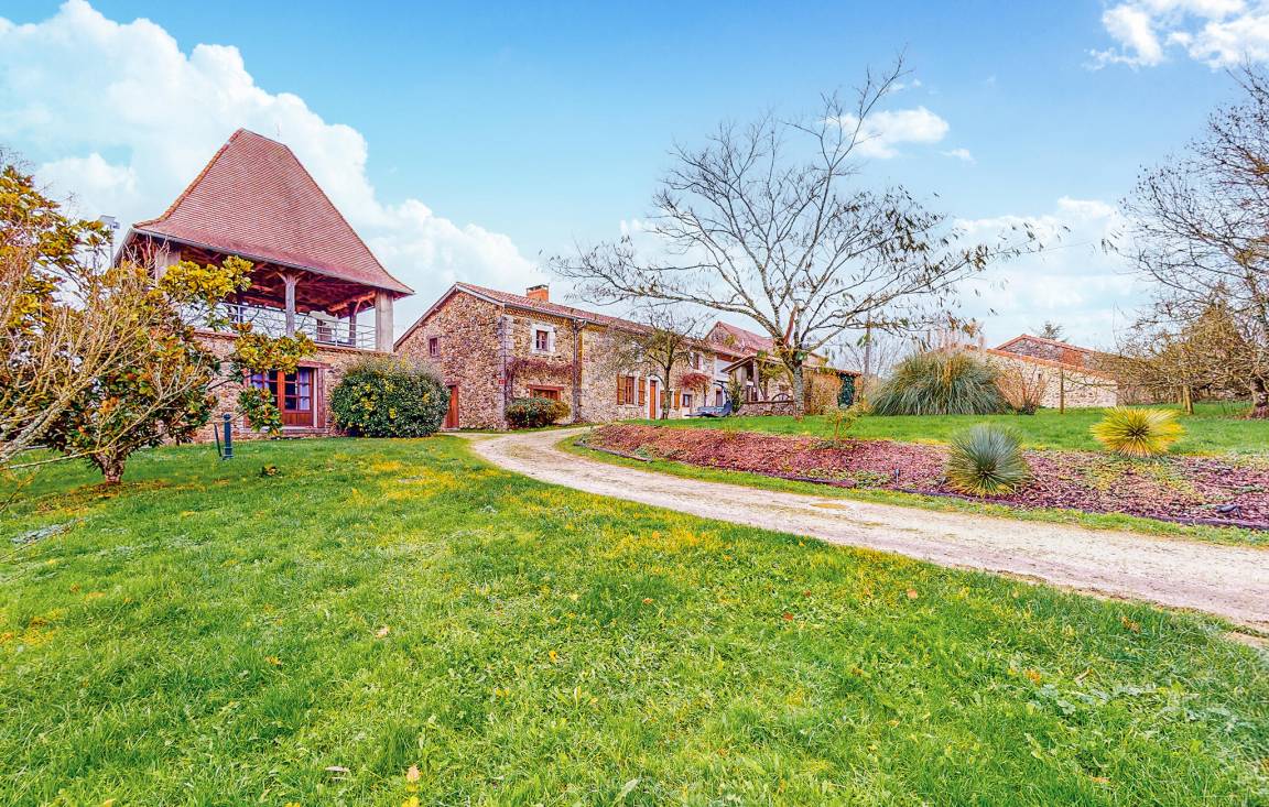 70 M² Maison De Vacances ∙ 2 Chambres ∙ 4 Personnes - Nontron