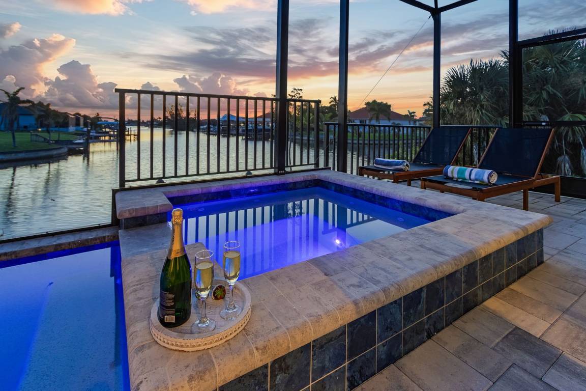 219 M² House ∙ 4 Bedrooms ∙ 16 Guests - Burnt Store Marina