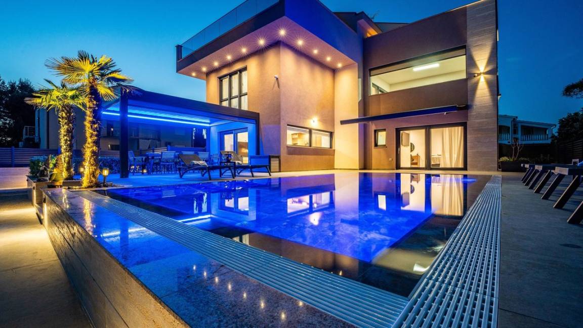 90 M² Apartment ∙ 3 Bedrooms ∙ 8 Guests - Vir