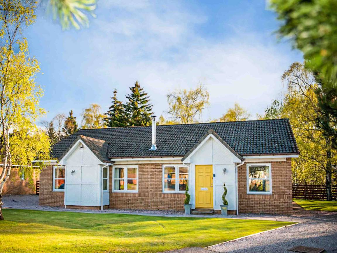 Cottage ∙ 4 Bedrooms ∙ 9 Guests - Aviemore